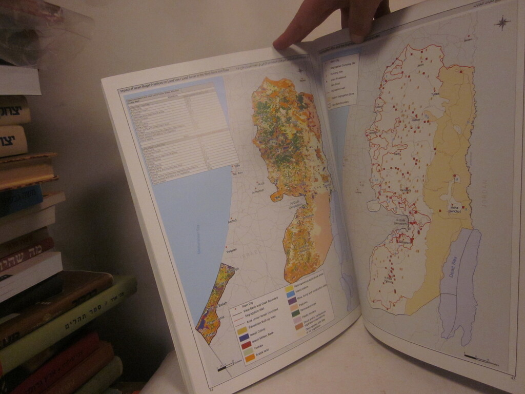 A Geopolitical Atlas of Palestine: The West Bank and Gaza / Isaac, Jad ...